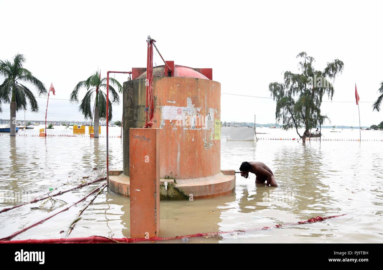 India flood drink hi-res stock photography and images - Alamy