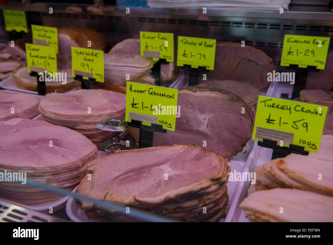 Meat sale on butchers stall hi-res stock photography and images - Alamy