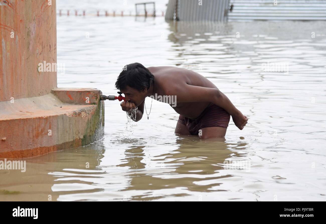 India flood drink hi-res stock photography and images - Alamy