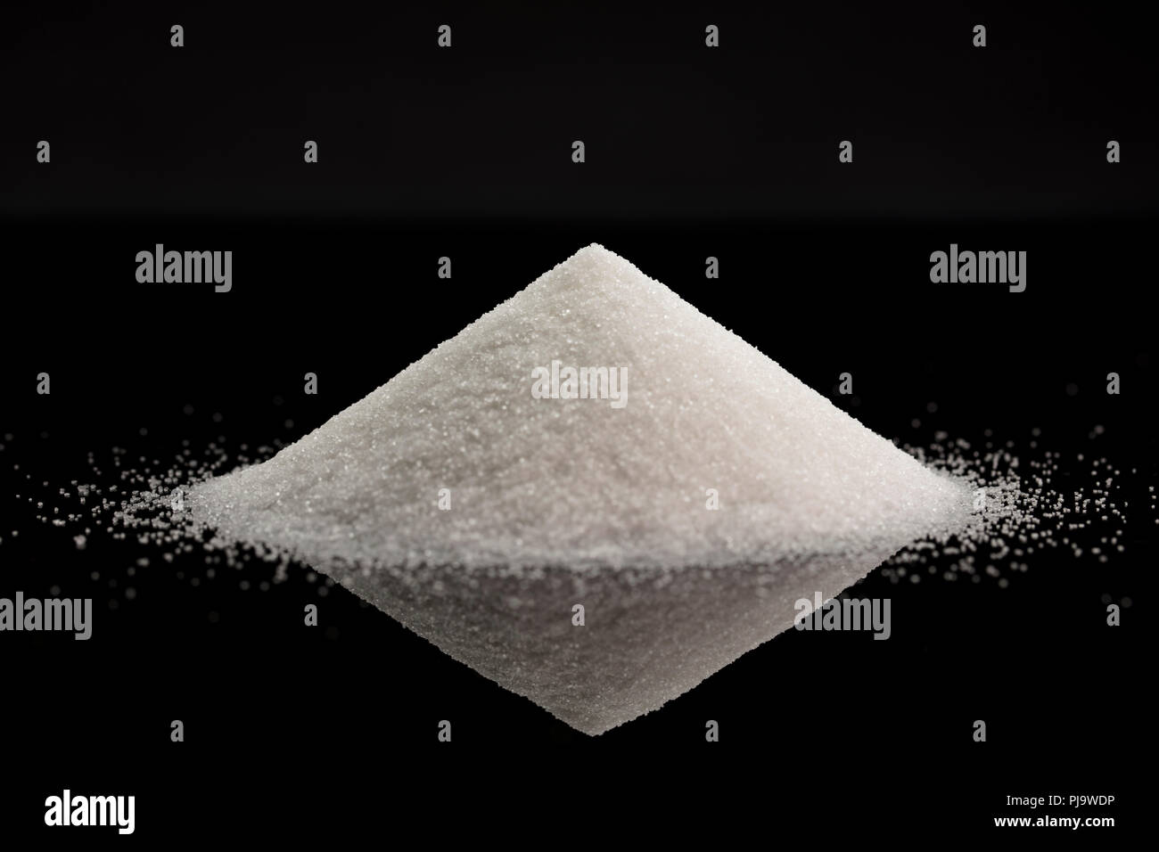 White Sugar, cubes or powder Stock Photo - Alamy
