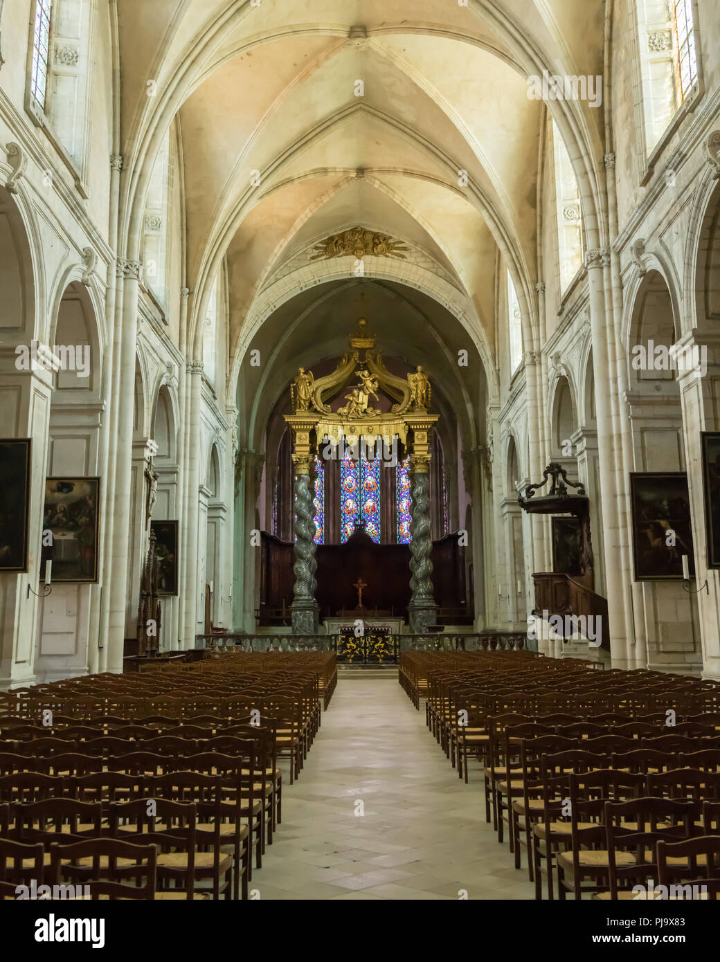 Interior of Verdun Cathedral Notre Dame (France Stock Photo - Alamy