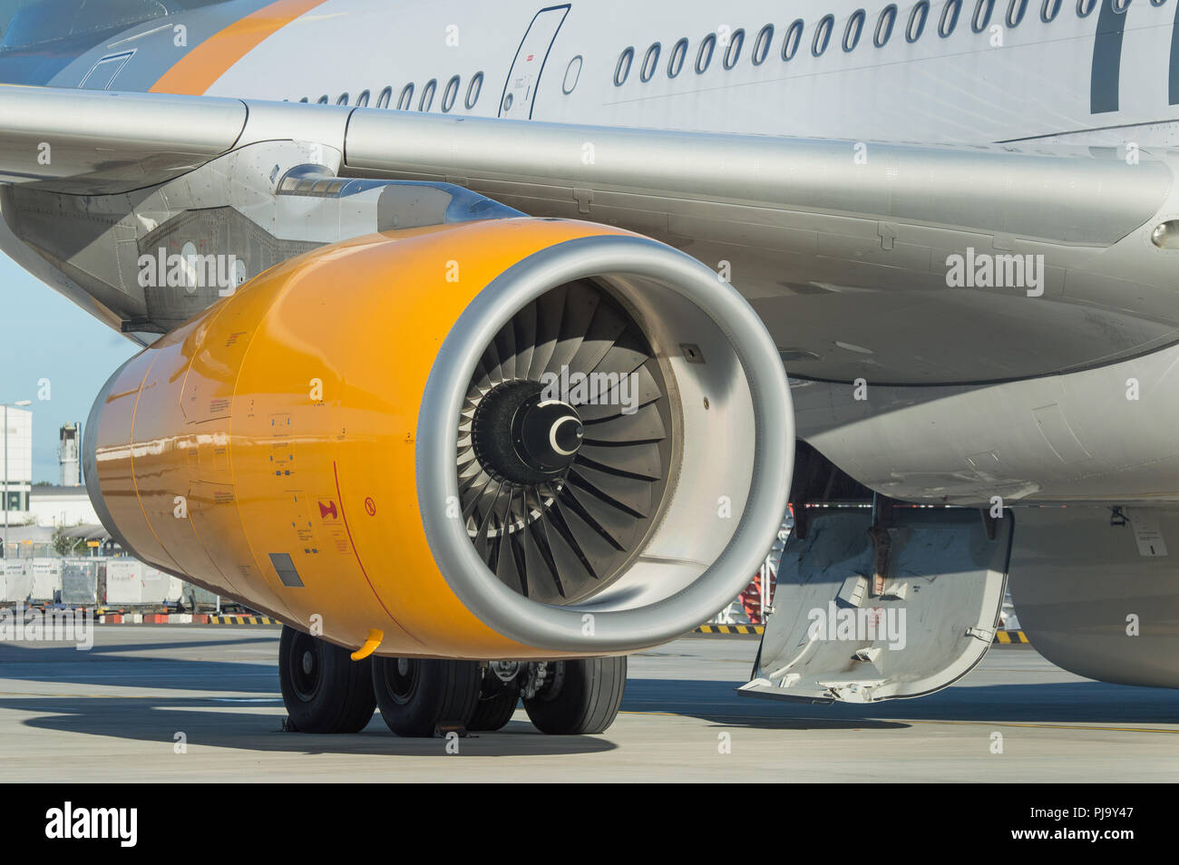 Engine maintenence aircraft hi-res stock photography and images - Alamy