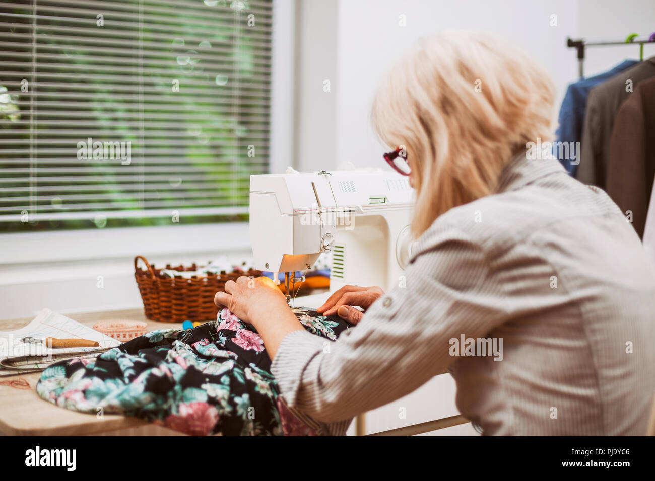 Sewing machine set up hi-res stock photography and images - Alamy