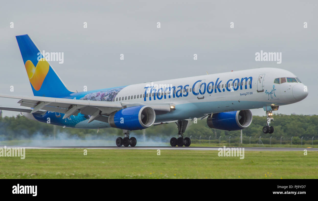 Thomas Cook Airlines Boeing 757 smokes on touchdown Glasgow ...