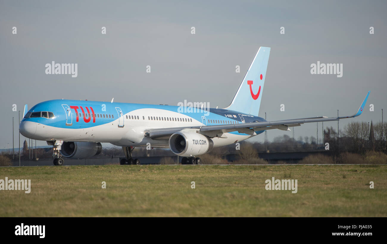 Tail boeing 757 jet aircraft hi-res stock photography and images - Alamy