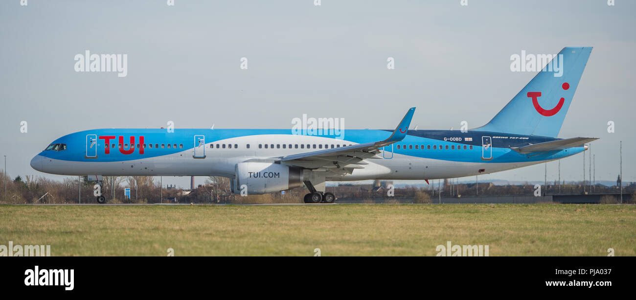 Jet aircraft thomson airlines tui hi-res stock photography and images ...