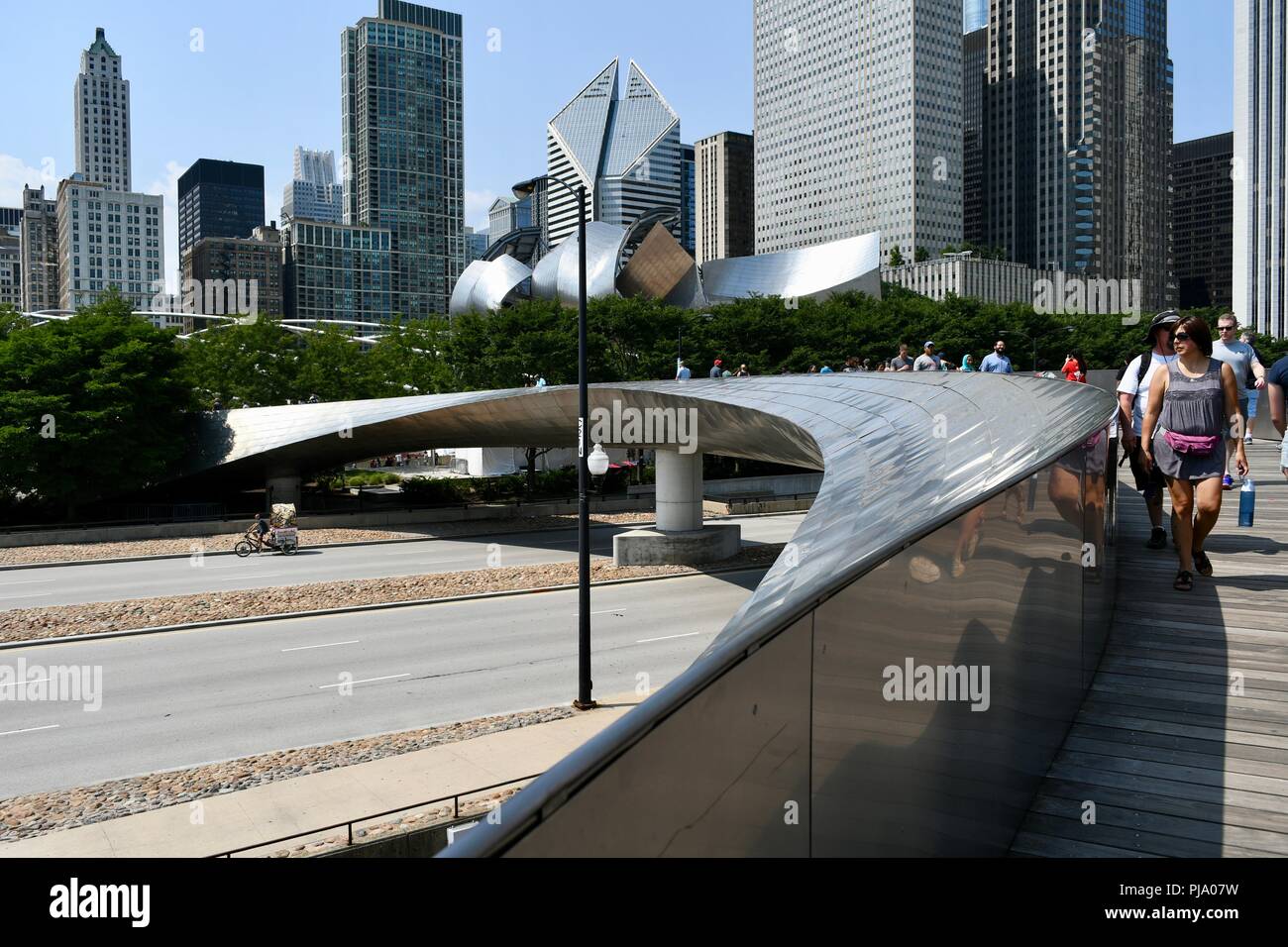 BP Pedestrian Bridge in Chicago Stock Photo - Alamy