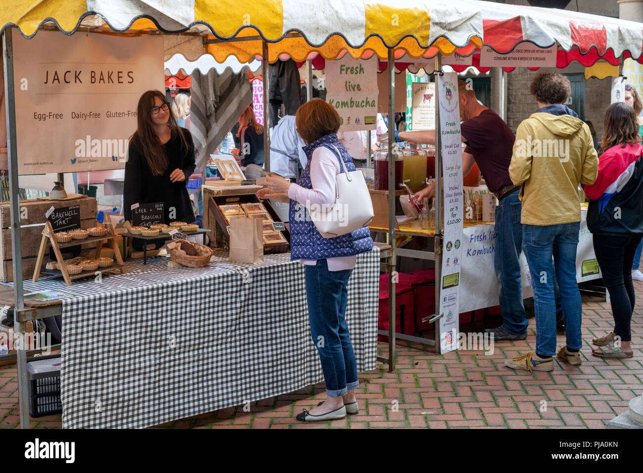 Farmers market stalls british english produce hi-res stock photography ...