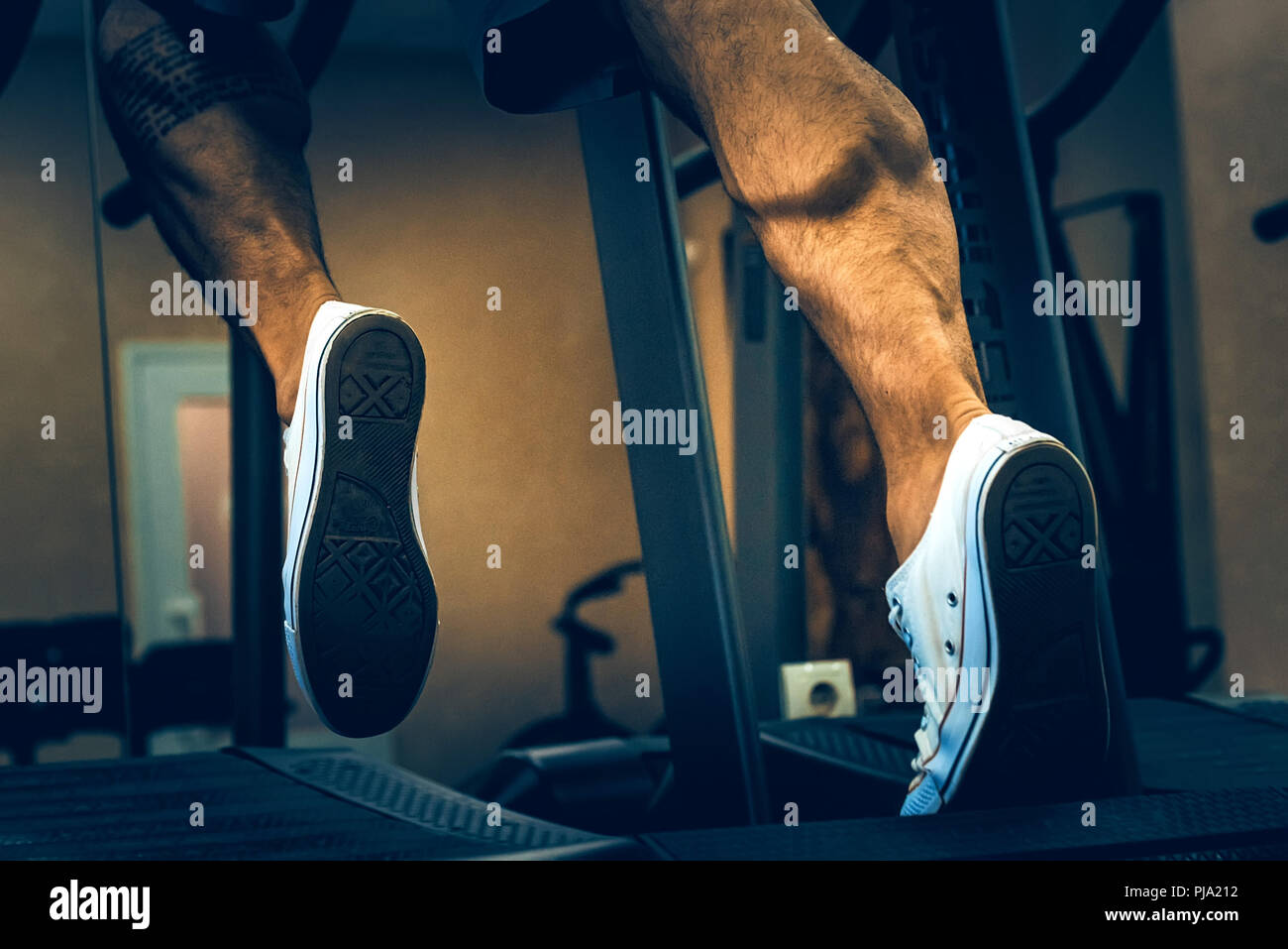 Man Muscular Legs Gym Stock Photos & Man Muscular Legs Gym Stock Images ...