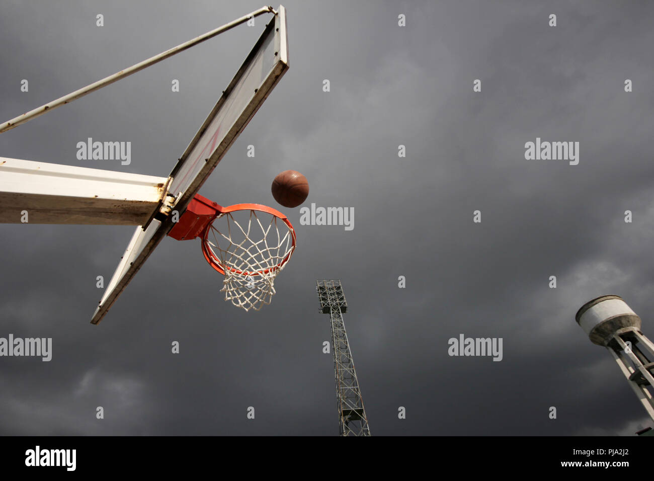 Nba half court basketball hi-res stock photography and images - Alamy