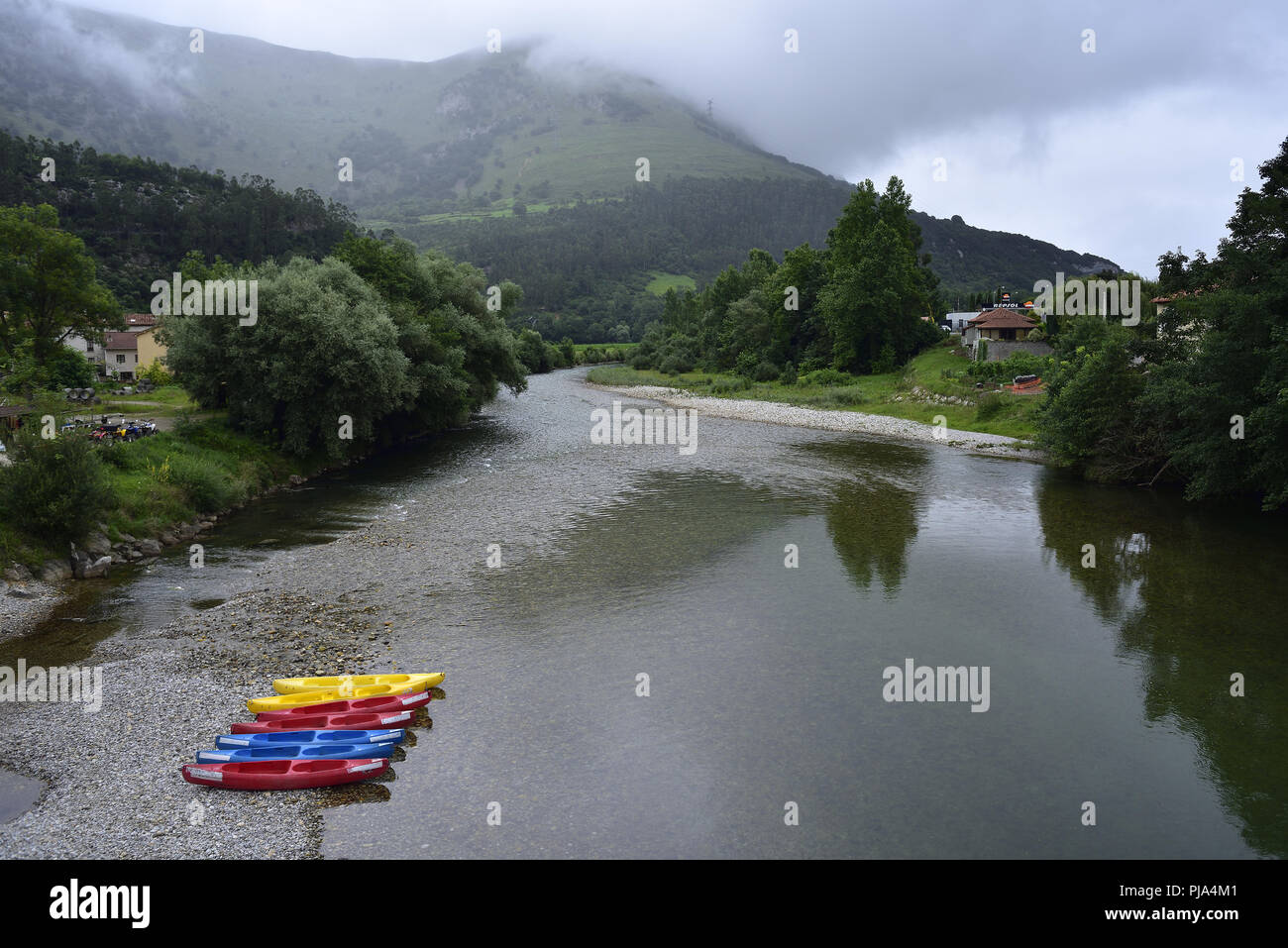 River deva spain hi-res stock photography and images - Alamy