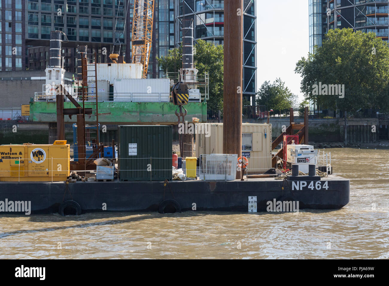 Thames construction barge hi-res stock photography and images - Alamy
