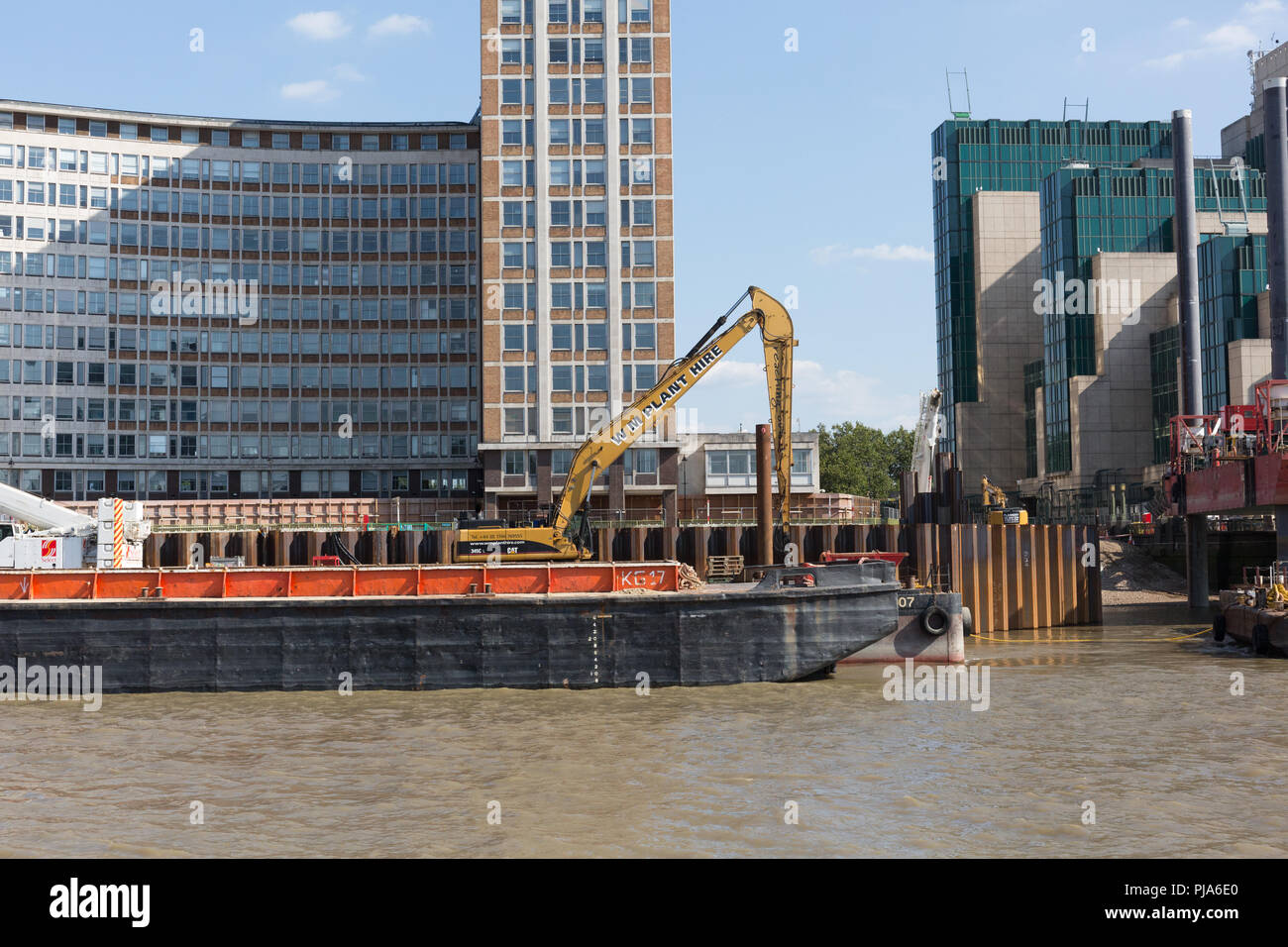 Construction barge on The River Thames Stock Photo - Alamy
