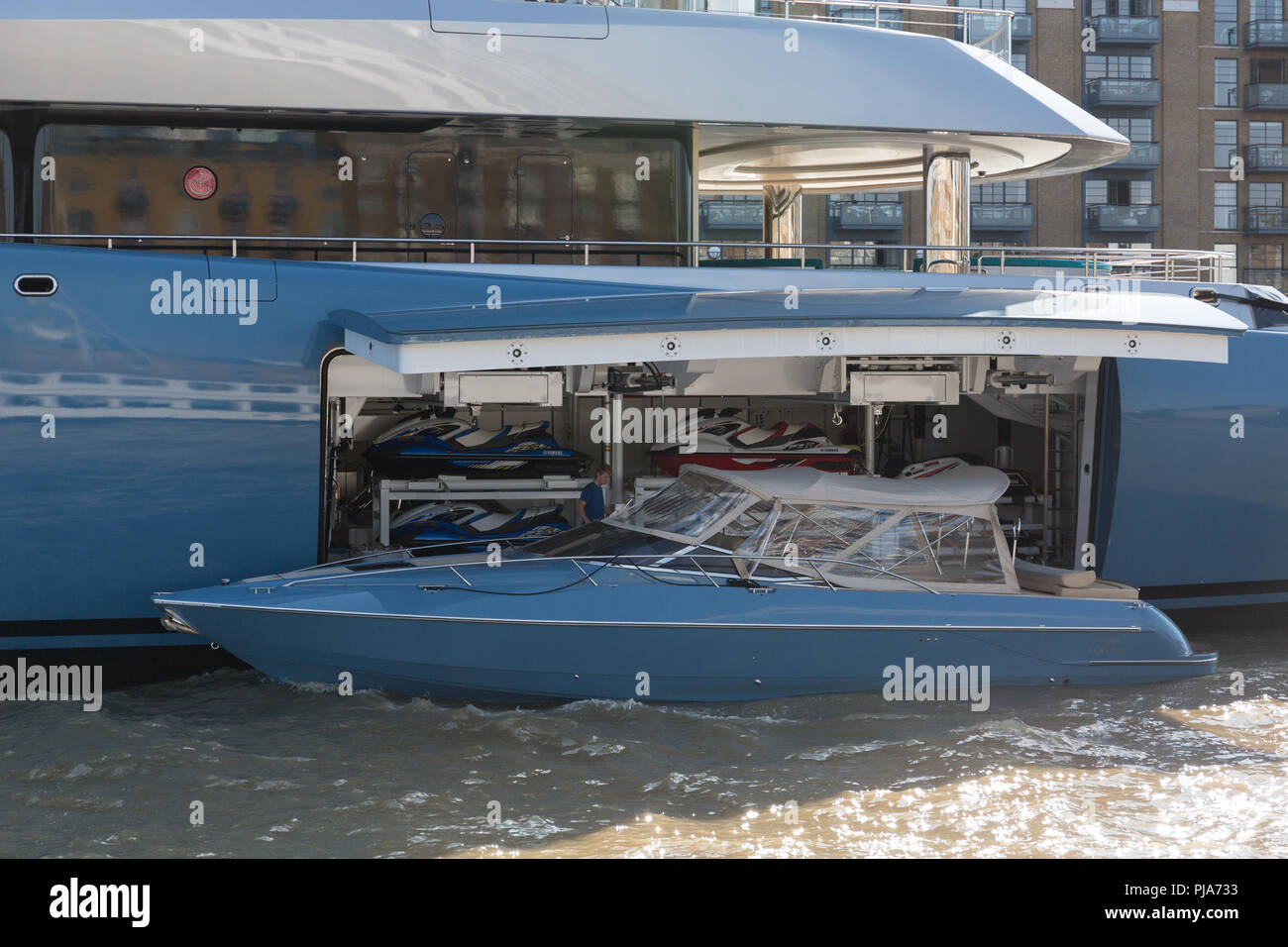 Joe lewis yacht hi-res stock photography and images - Alamy