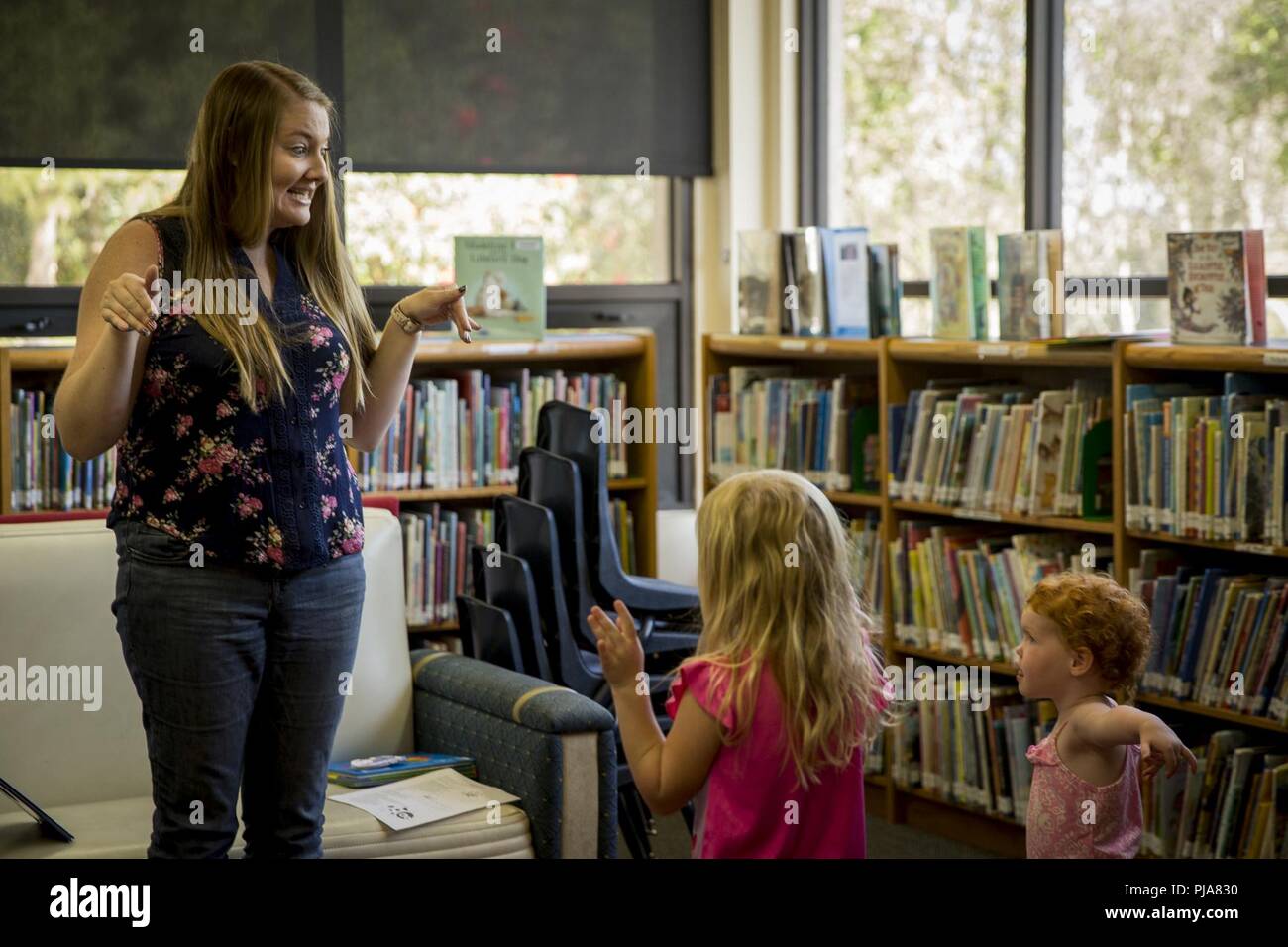 Camp library activities hi-res stock photography and images - Alamy