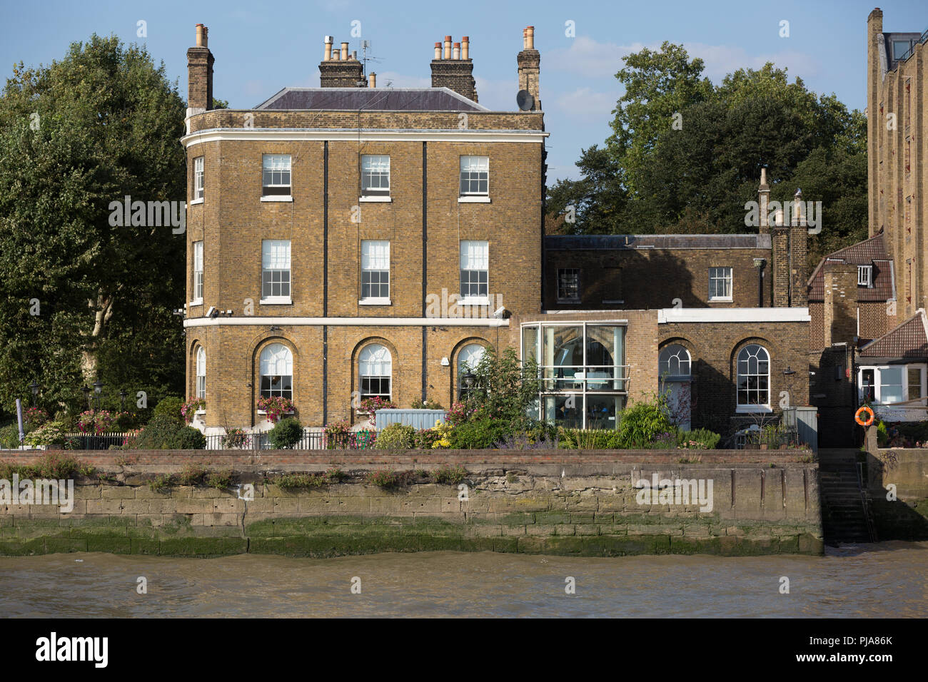 Oliver's wharf wapping london hi-res stock photography and images - Alamy