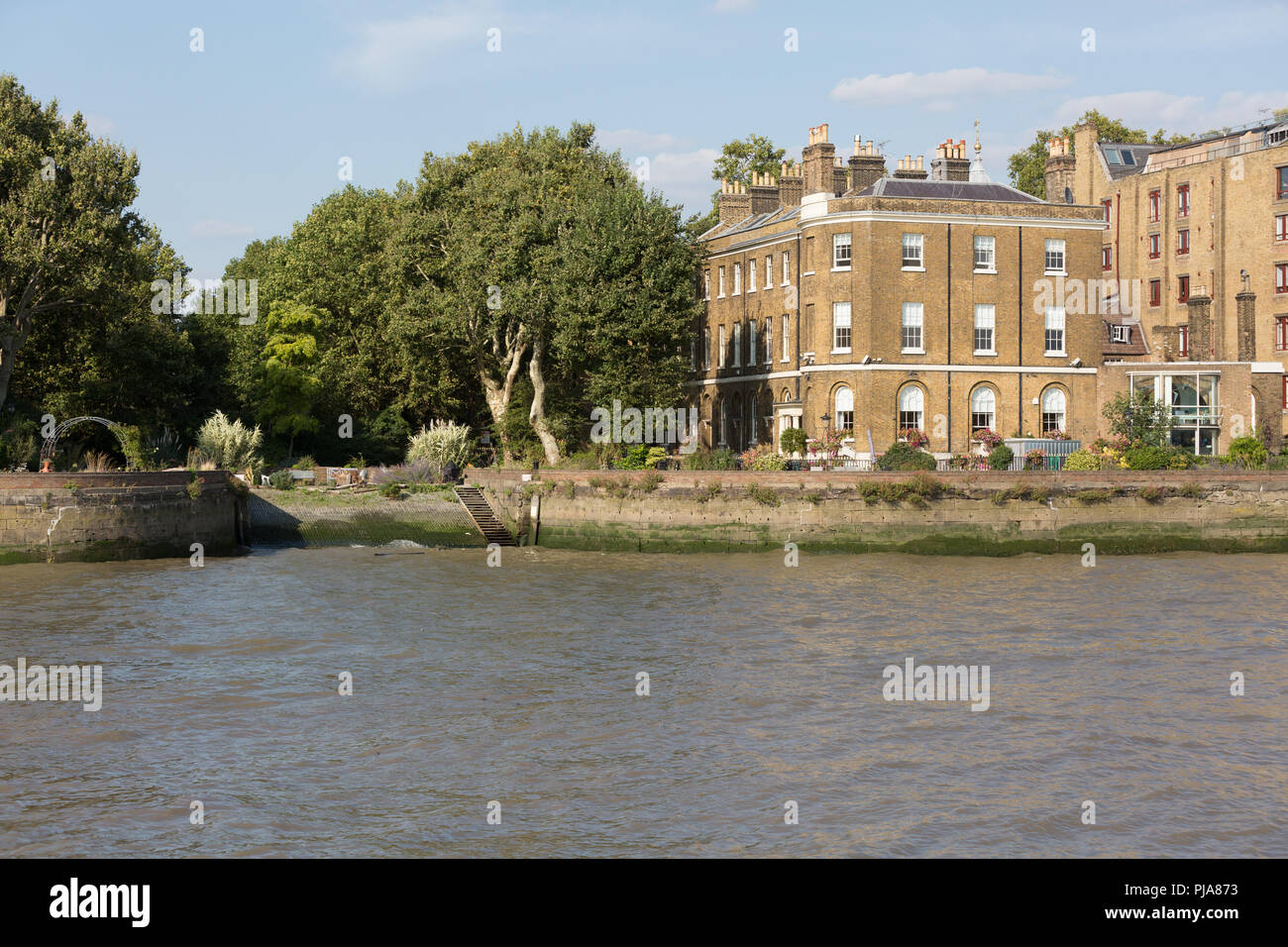 Oliver's wharf wapping london hi-res stock photography and images - Alamy