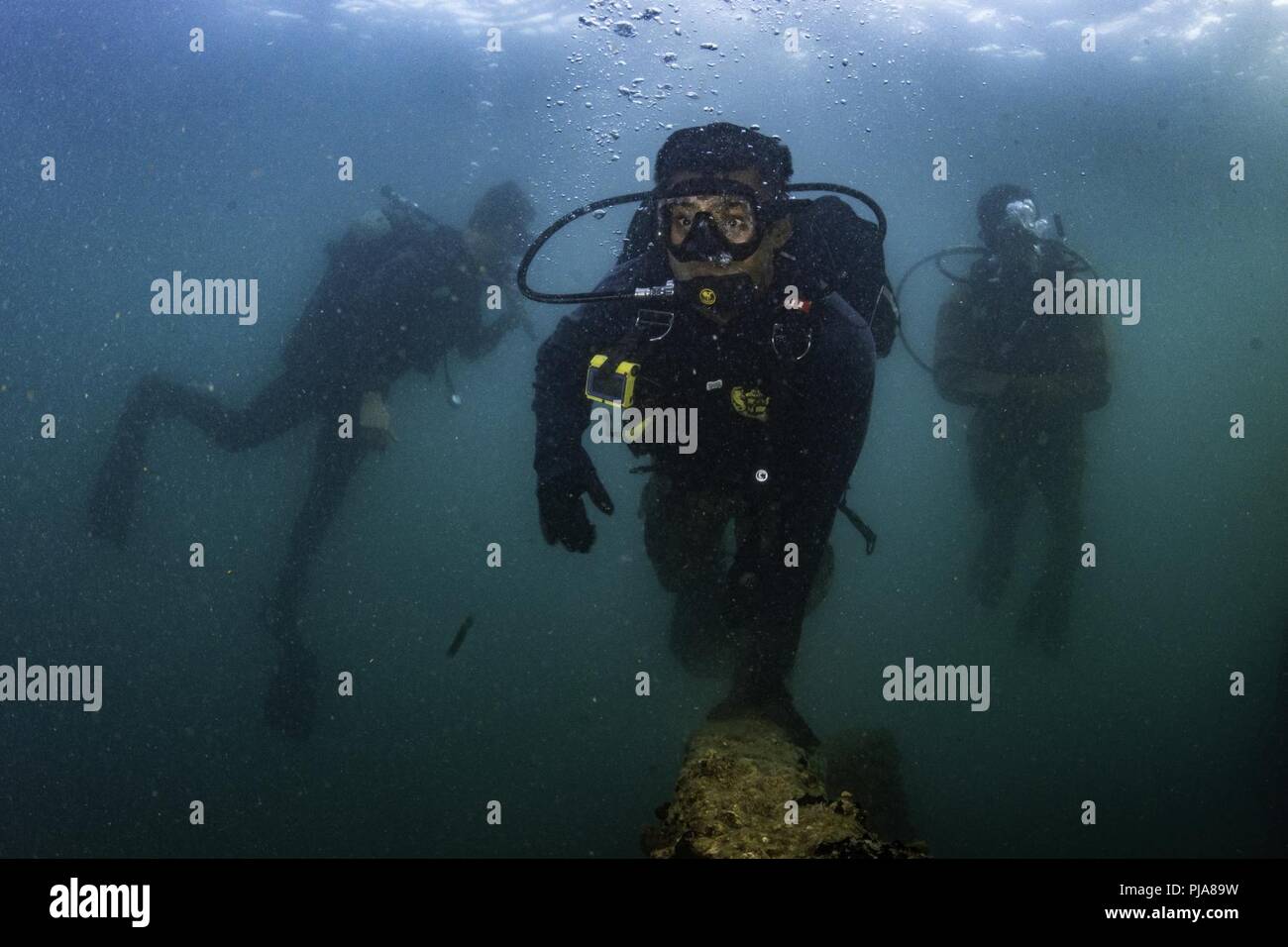 Uss arizona salvage pearl harbor hi-res stock photography and images ...