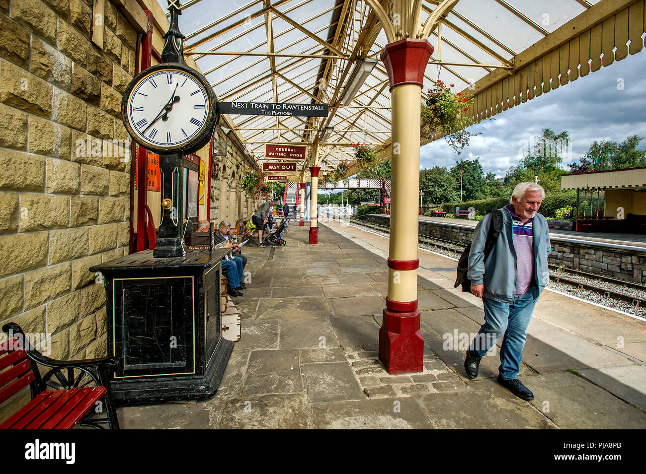 Bury train station hi-res stock photography and images - Alamy