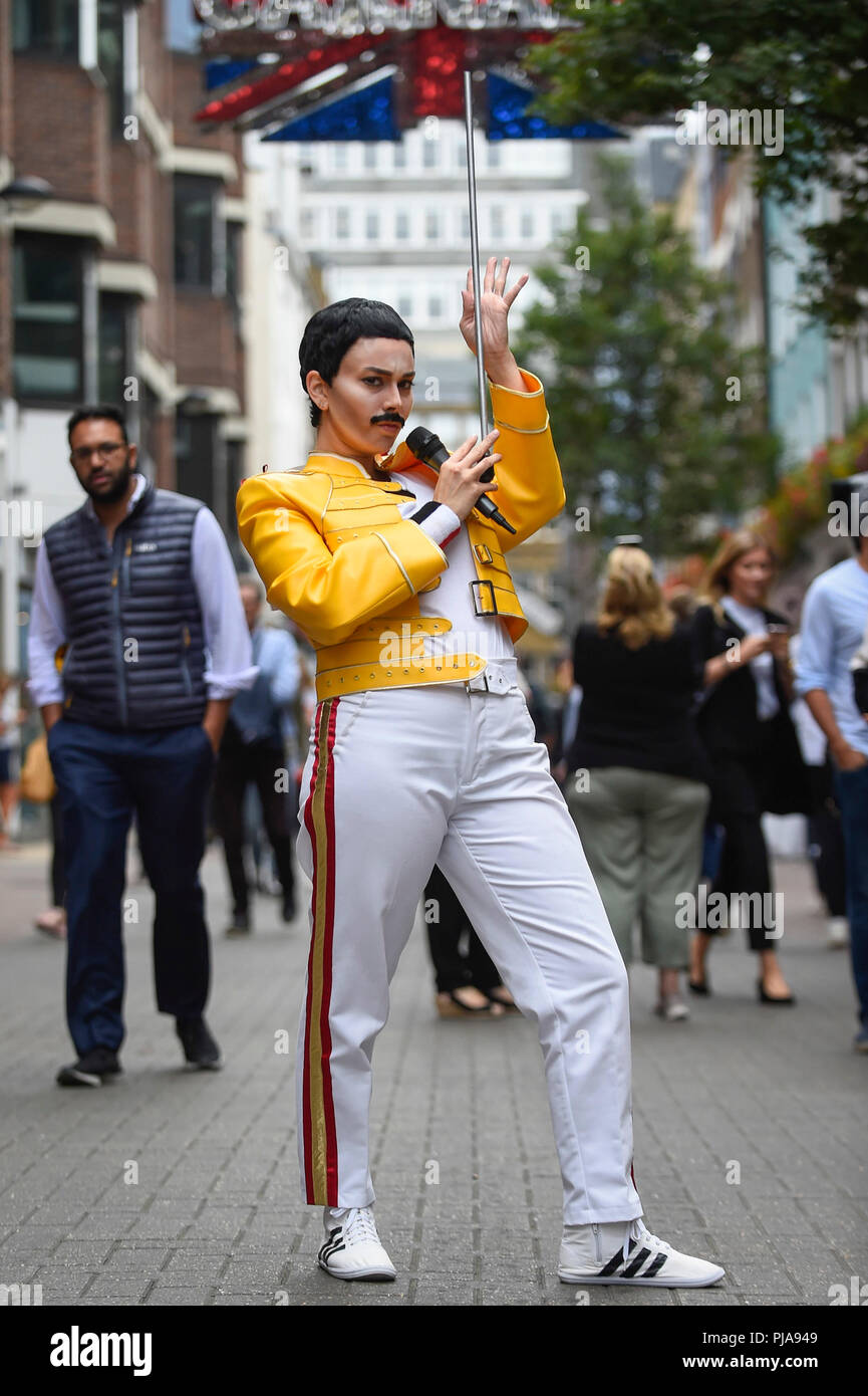 Freddie Mercury Pose