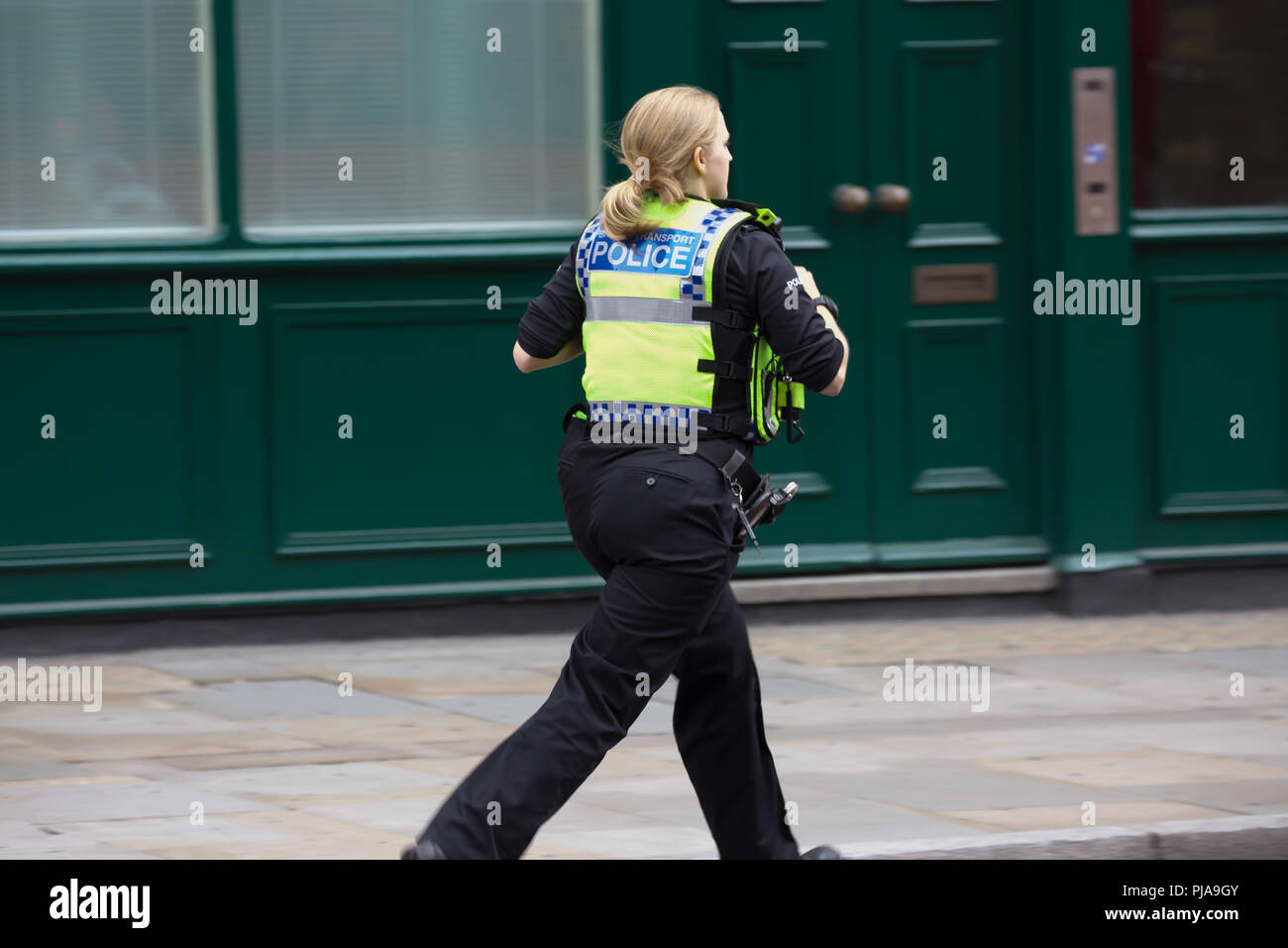 Police running suspect london hi-res stock photography and images - Alamy