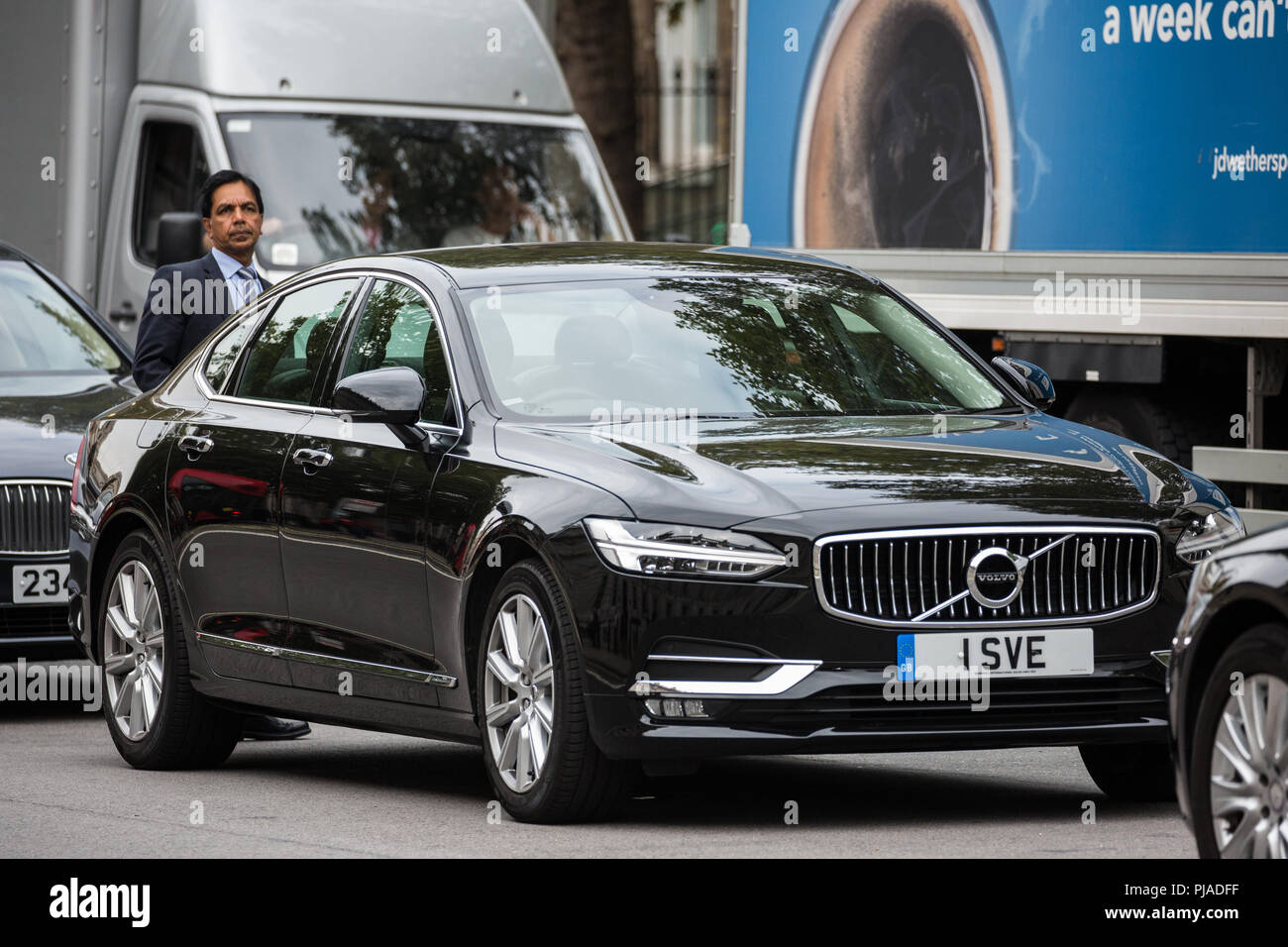 Parked diplomatic vehicles hi-res stock photography and images - Alamy