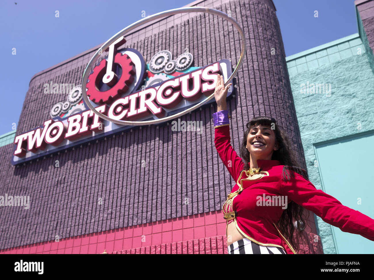 Two bit circus hi-res stock photography and images - Alamy