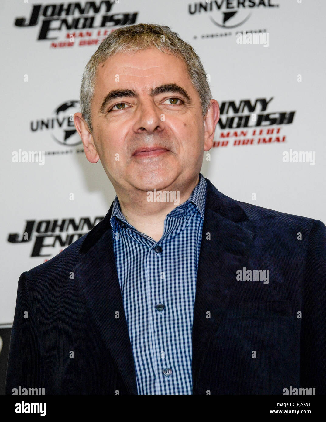 Rowan atkinson hi-res stock photography and images - Alamy