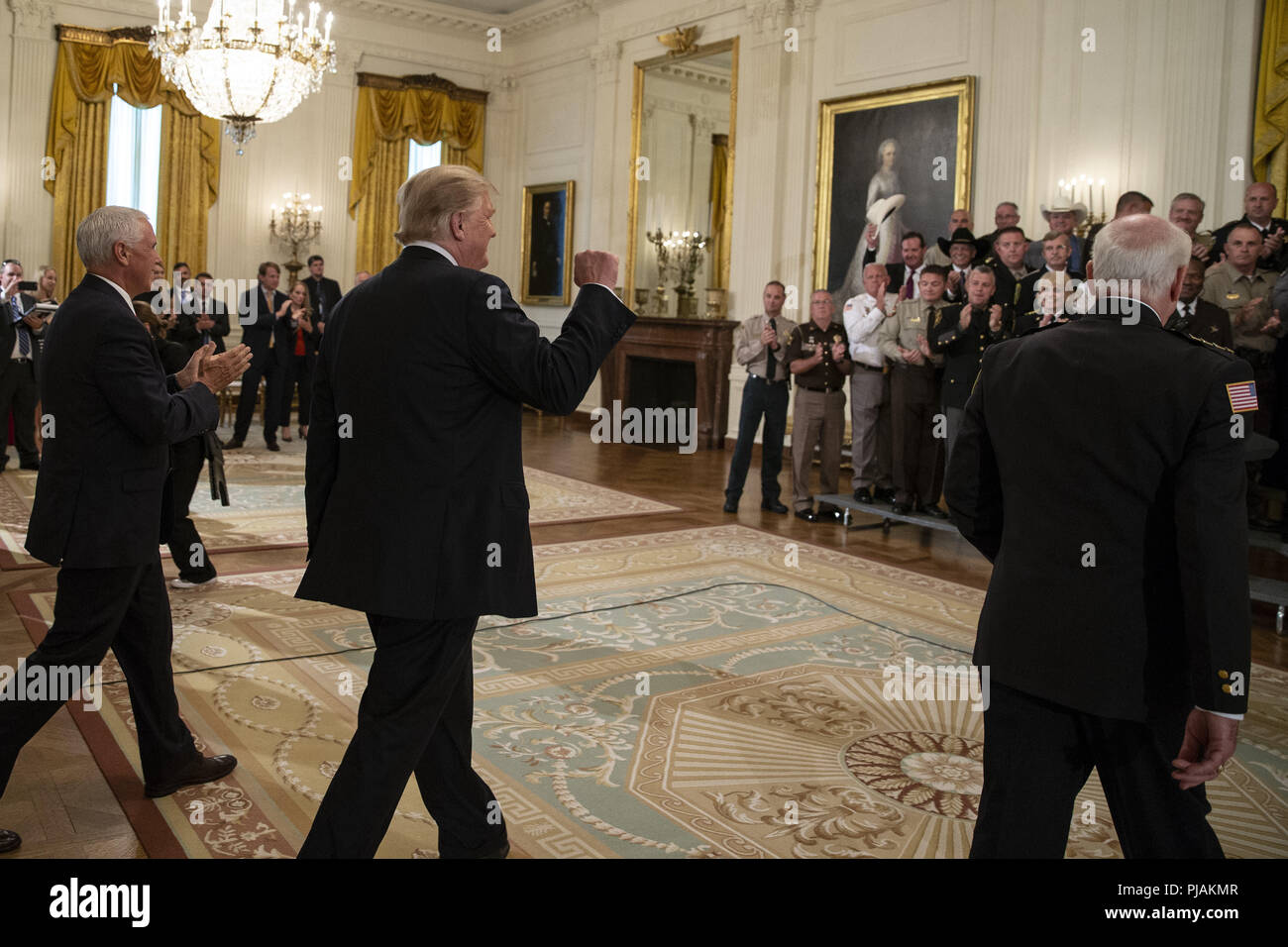 White house staff group hi-res stock photography and images - Alamy