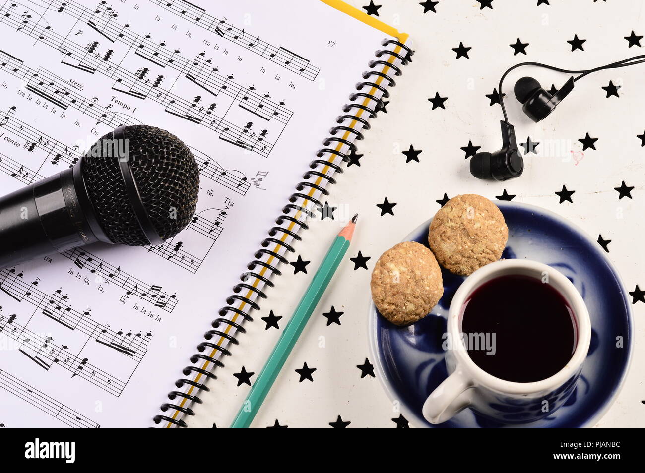 Break music hi-res stock photography and images - Alamy