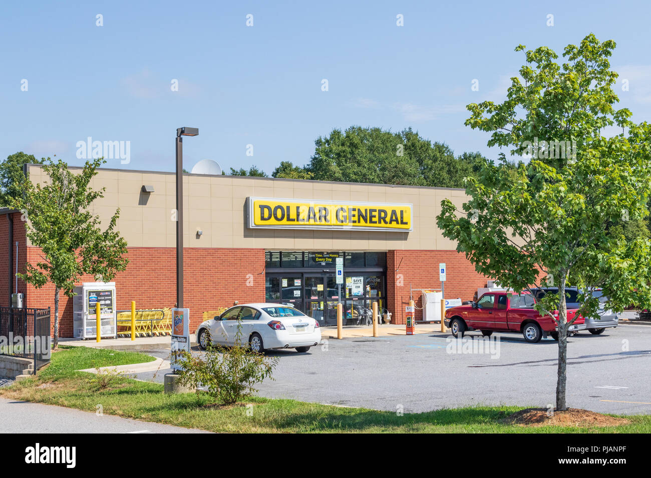 Dollar general store hi-res stock photography and images - Alamy