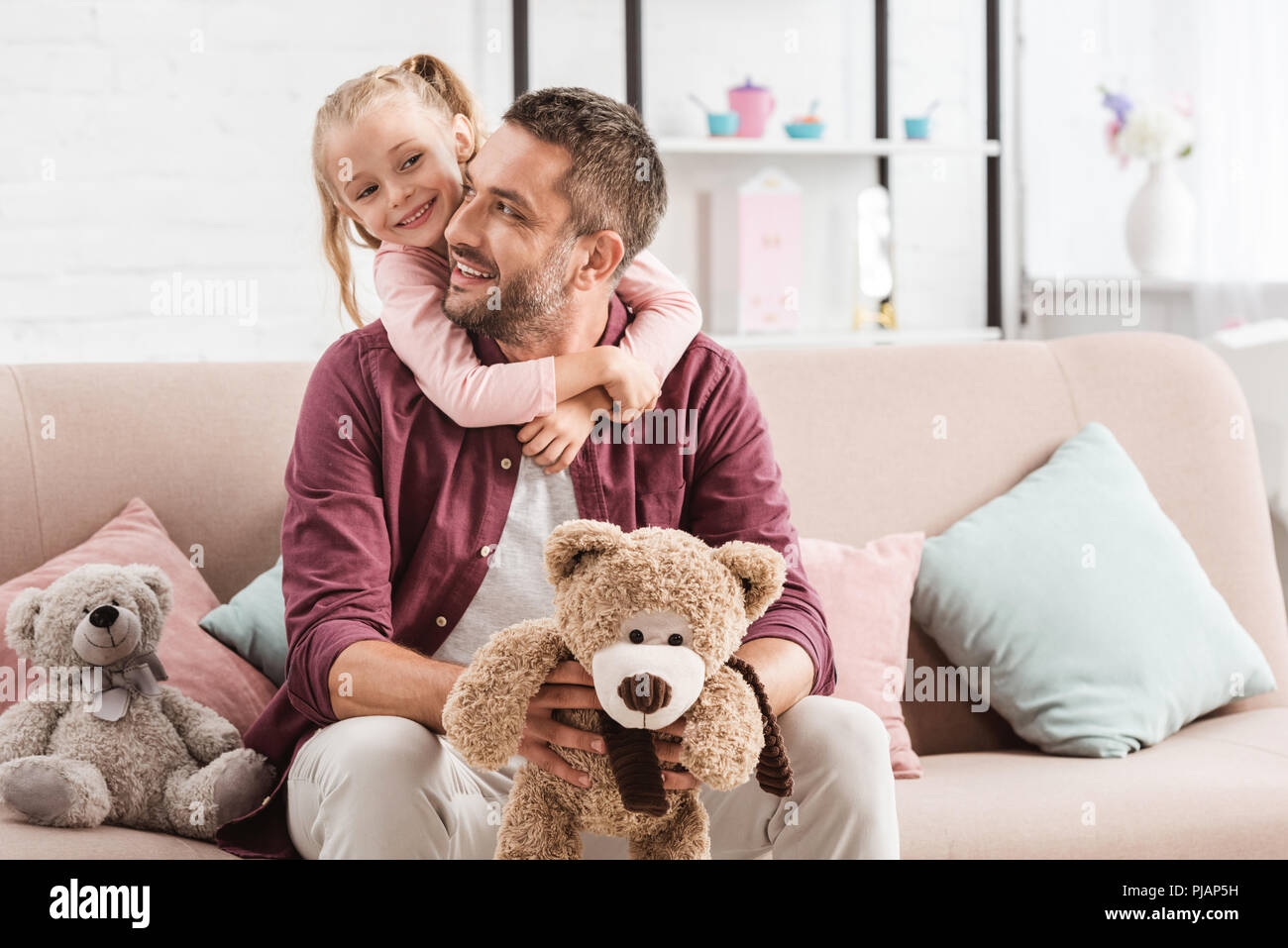 Two teddy bears hugging hi-res stock photography and images - Alamy