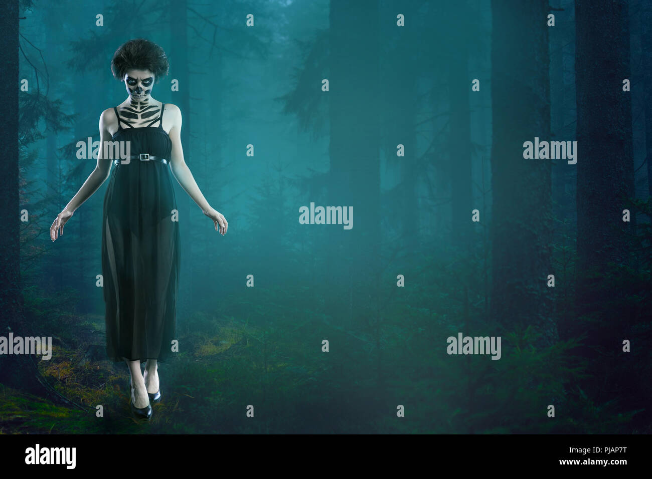 Scary monster in dark room hi-res stock photography and images - Alamy