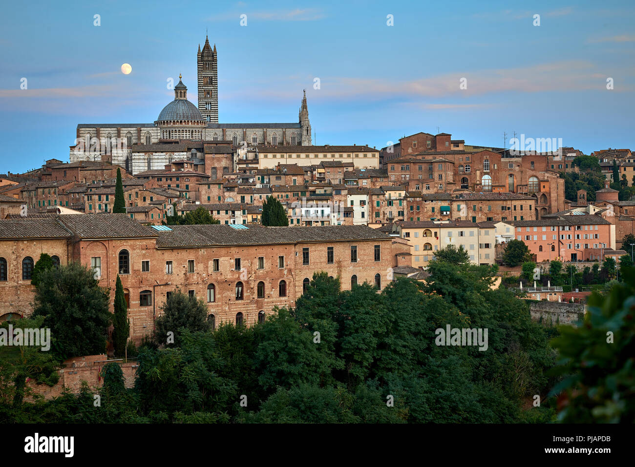 Panoramic view of Siena Duomo with the full moon Stock Photo - Alamy