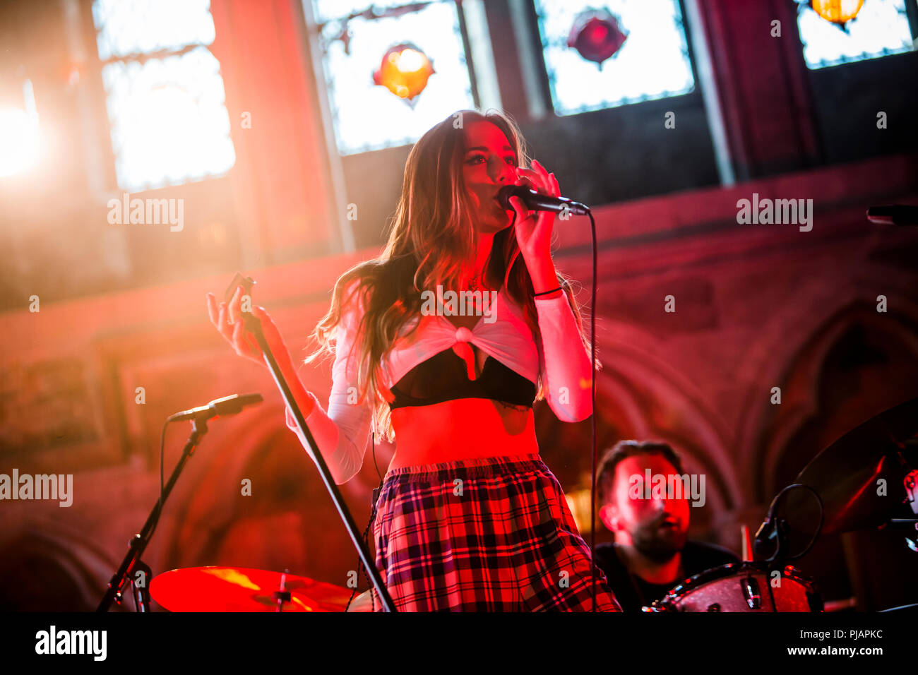 Cloves singer hi-res stock photography and images - Alamy