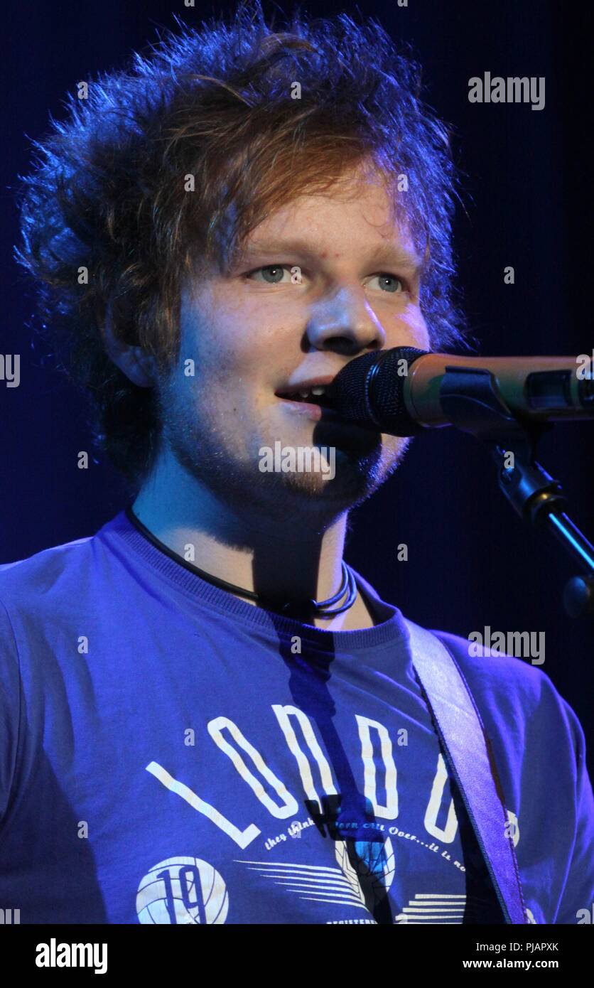 Young ed sheeran hi-res stock photography and images - Alamy