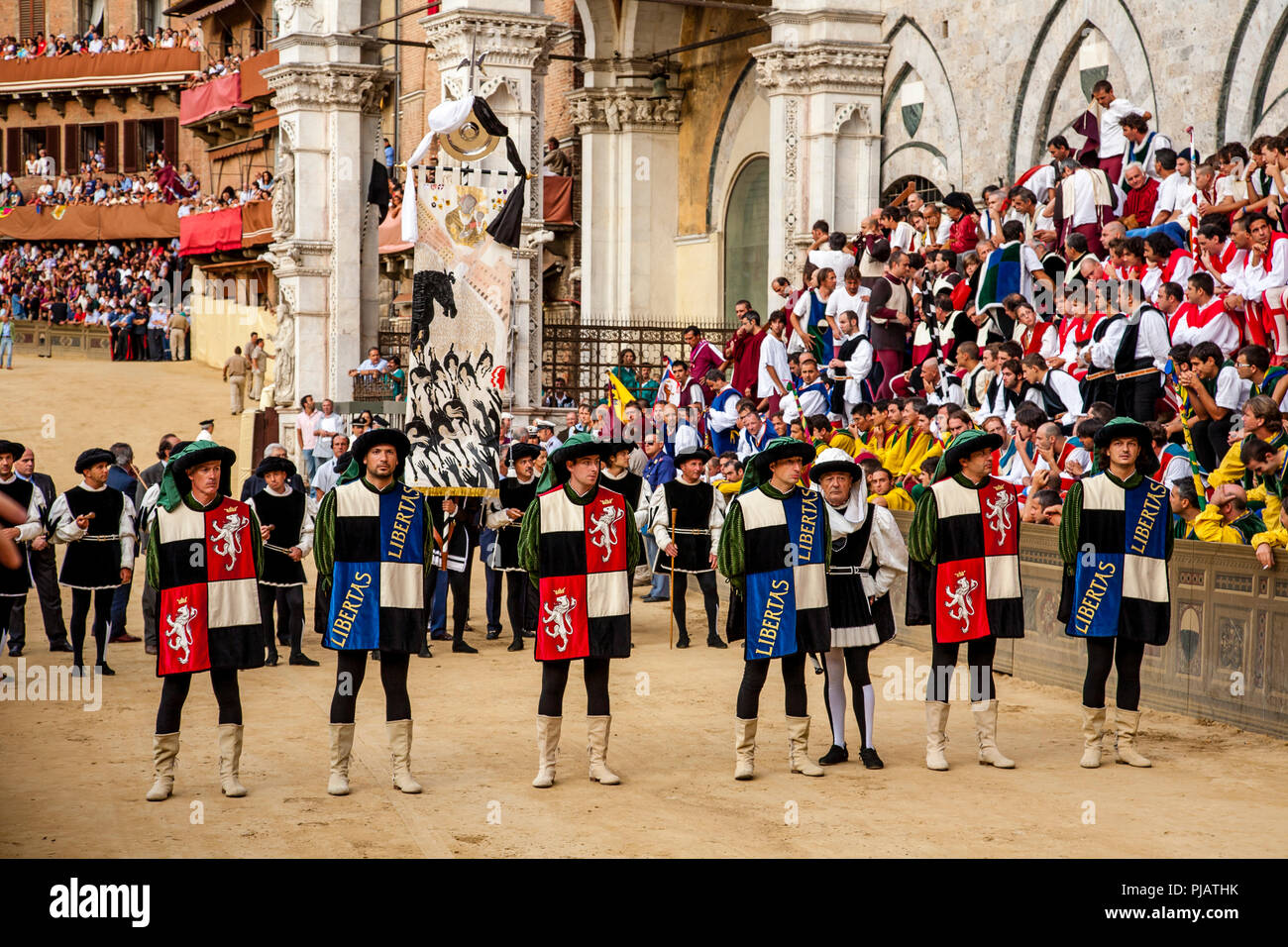 Palio di siena historical parade hi-res stock photography and images ...