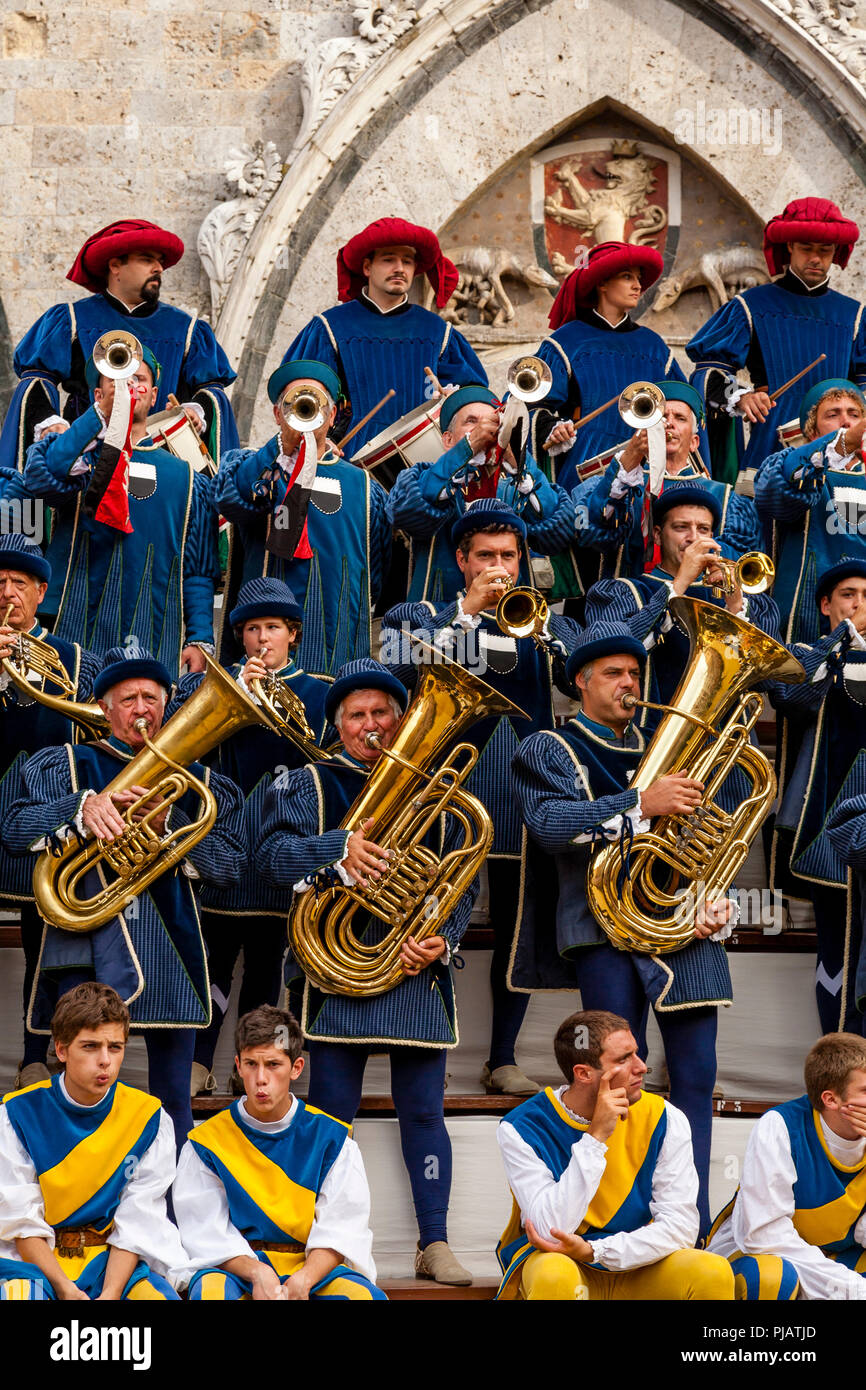 Colourful Musicians Play Traditional Songs During The Corteo Storico ...