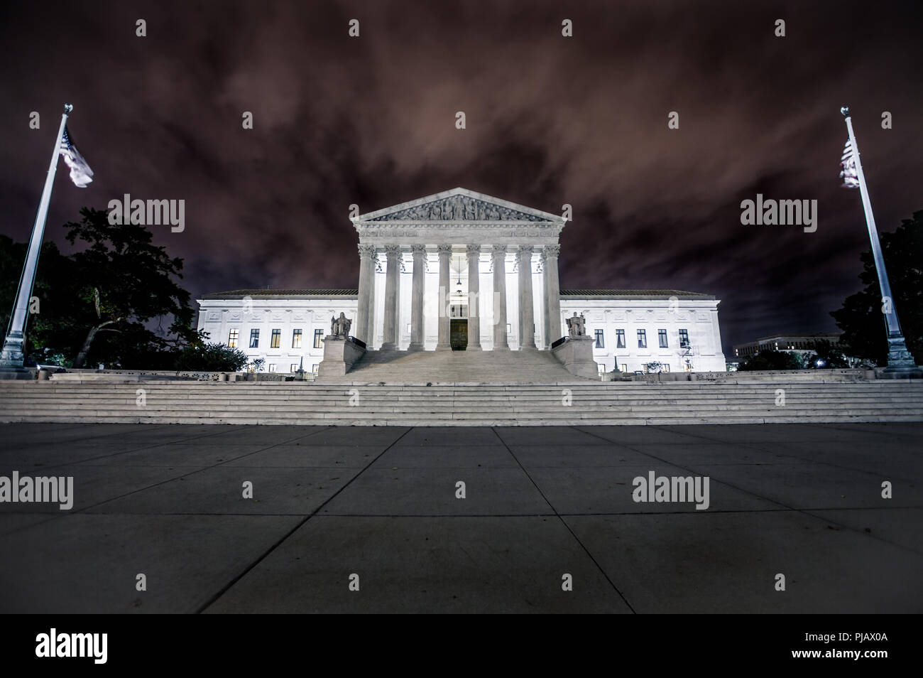 United states supreme court columns hi-res stock photography and images ...
