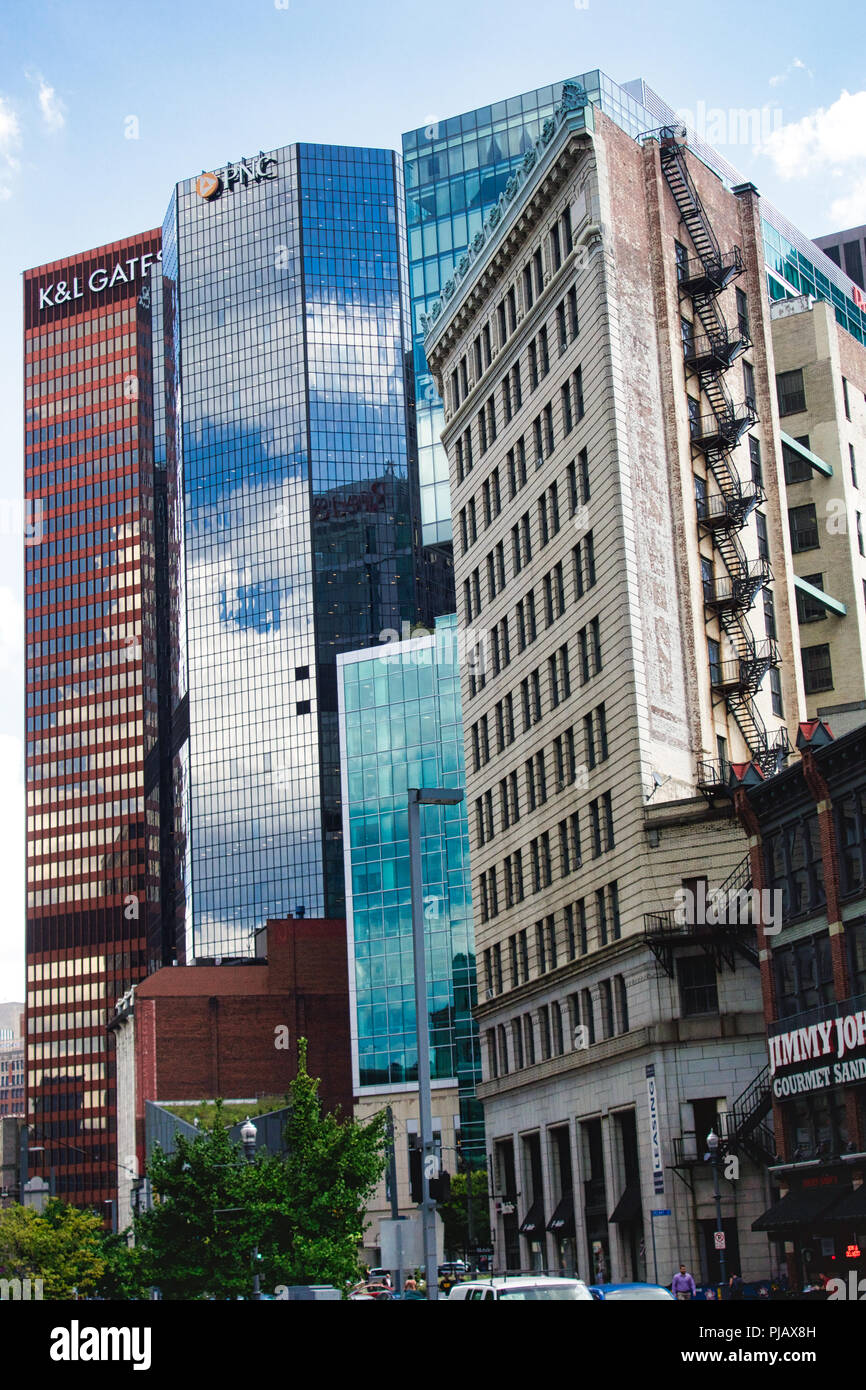 Downtown tall buildings hi-res stock photography and images - Alamy