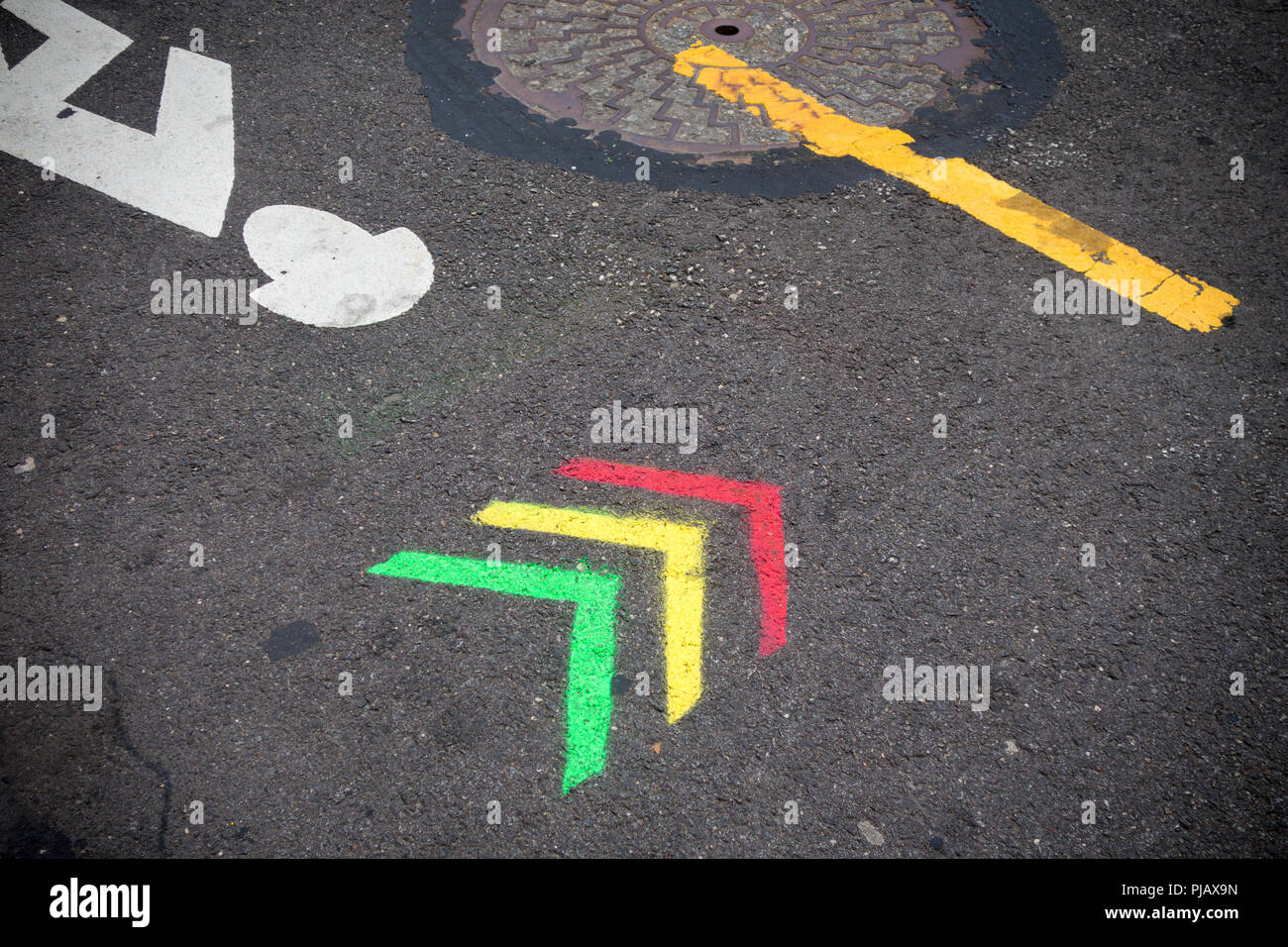 Paint arrow on pavement hi-res stock photography and images - Alamy