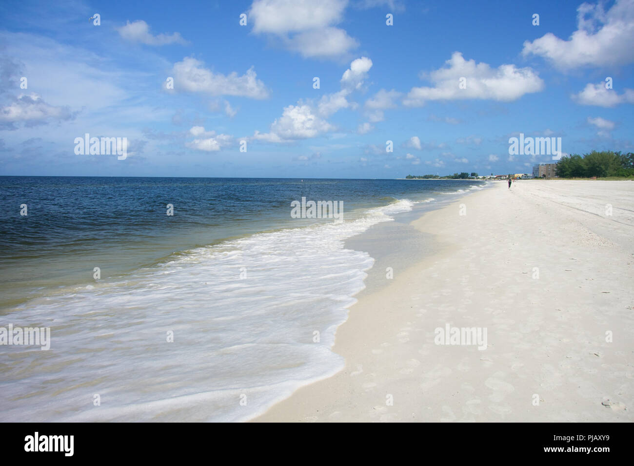 The shoreline beaches along the Gulf of Mexico at Anna Maria Island ...