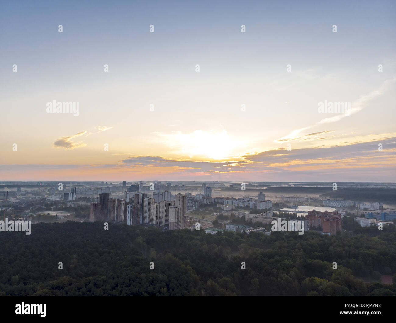 Cityscape skyline hi-res stock photography and images - Alamy