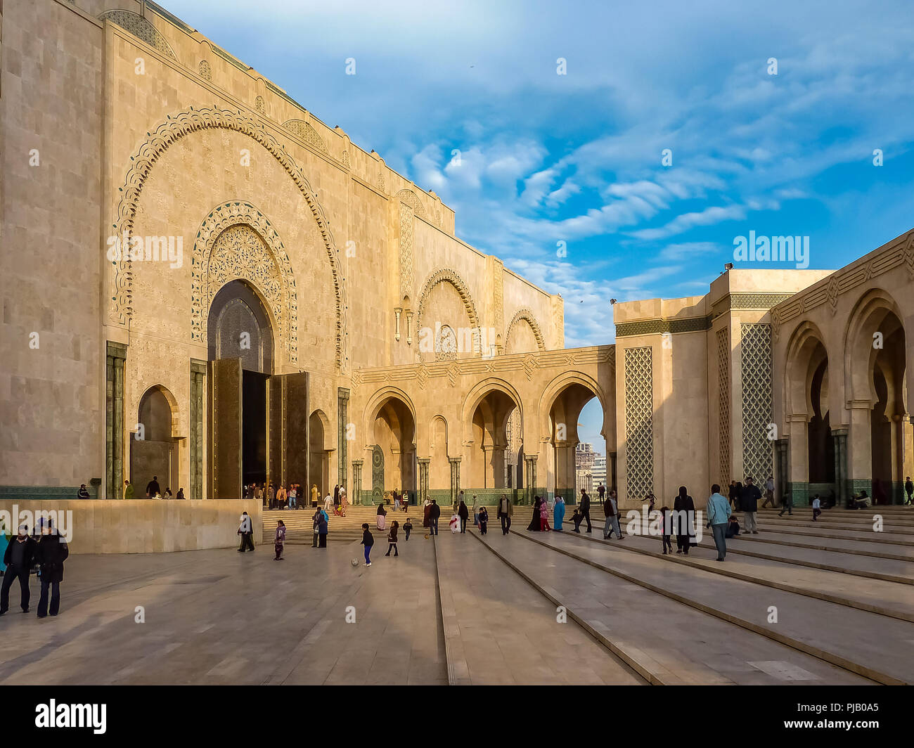 Ornate carved gates hi-res stock photography and images - Alamy