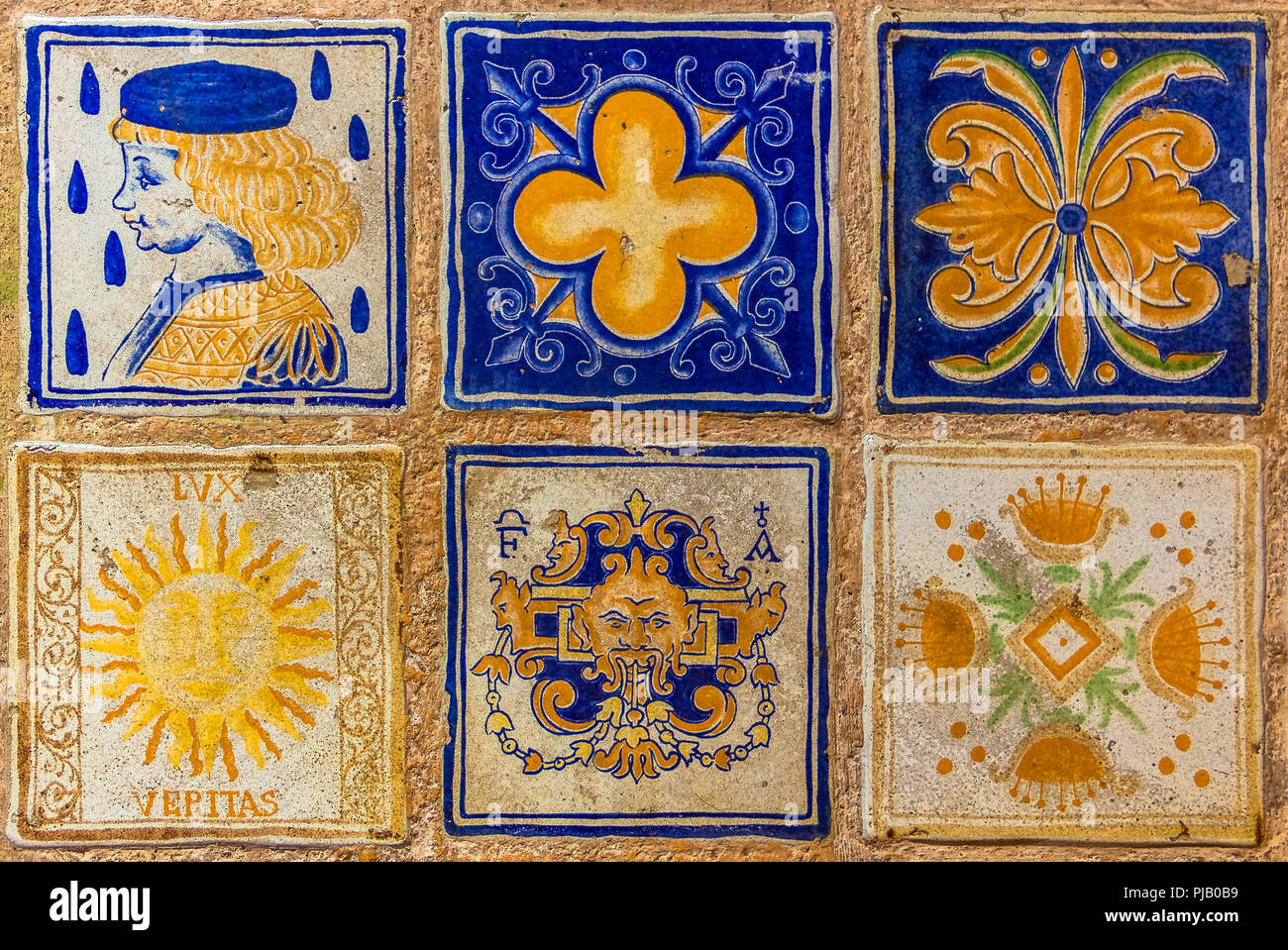 Medieval floor tile hi-res stock photography and images - Alamy