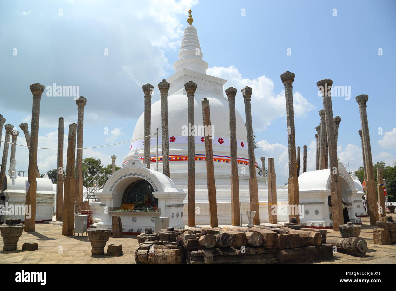 Thuparama Dagoba in Anuradhapura (Sri Lanka Stock Photo - Alamy