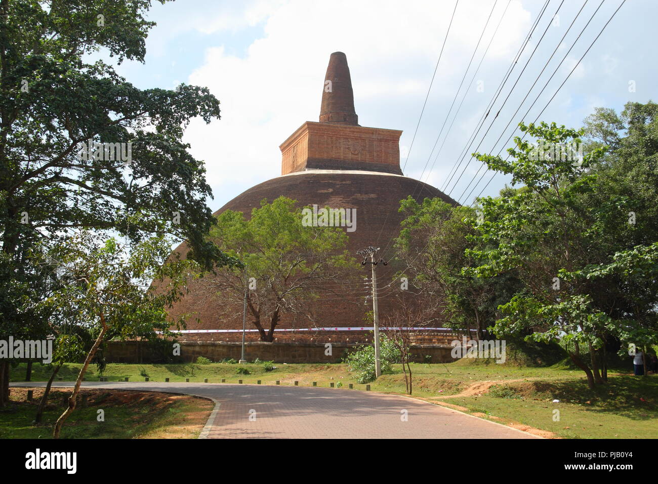 Stupa in sri lanka hi-res stock photography and images - Alamy
