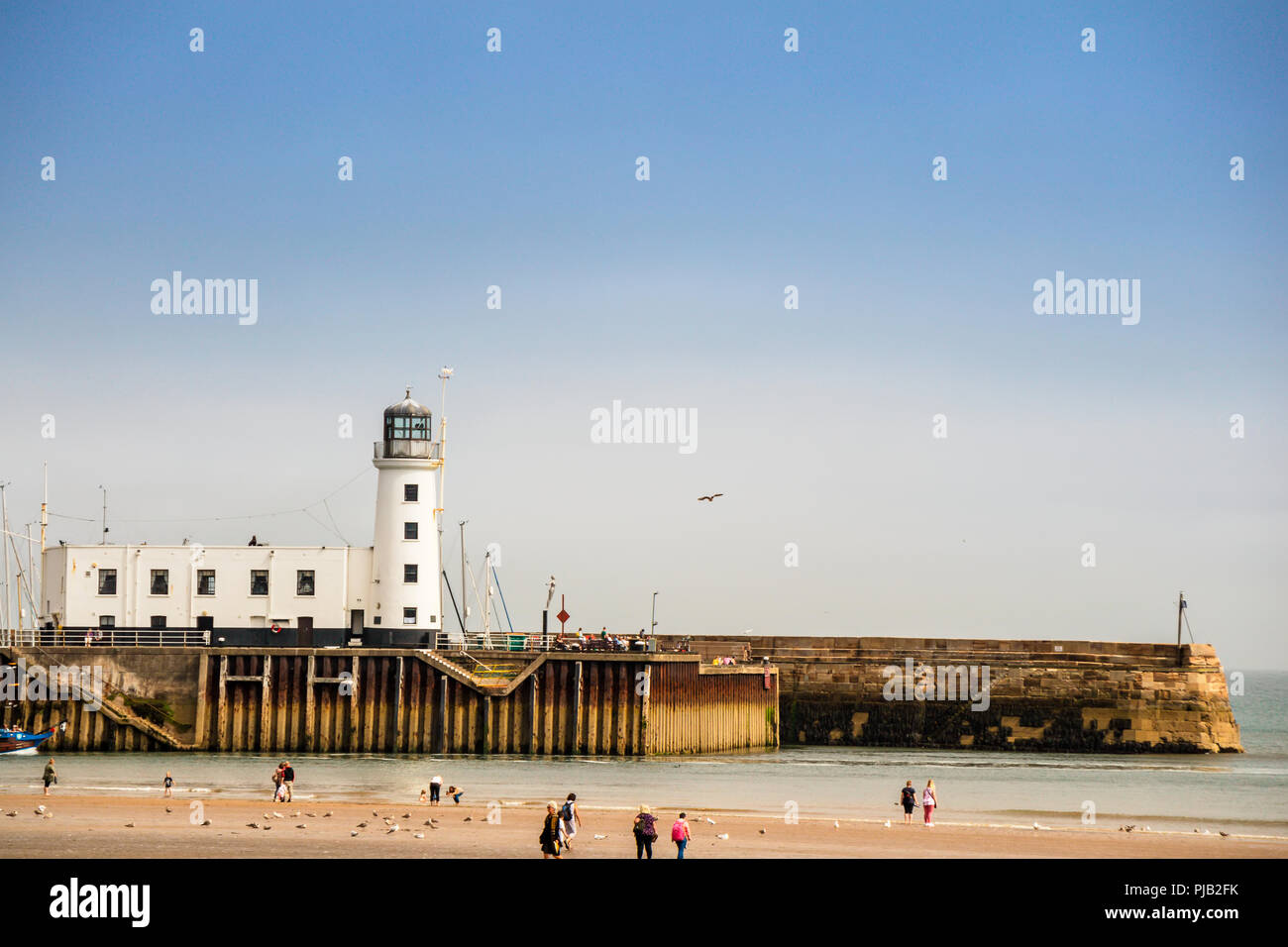 Scarborough pier lighthouse hi-res stock photography and images - Alamy