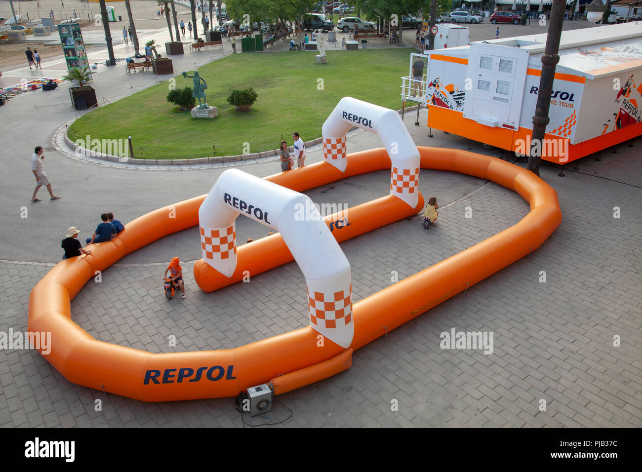 Racing kids hi-res stock photography and images - Alamy