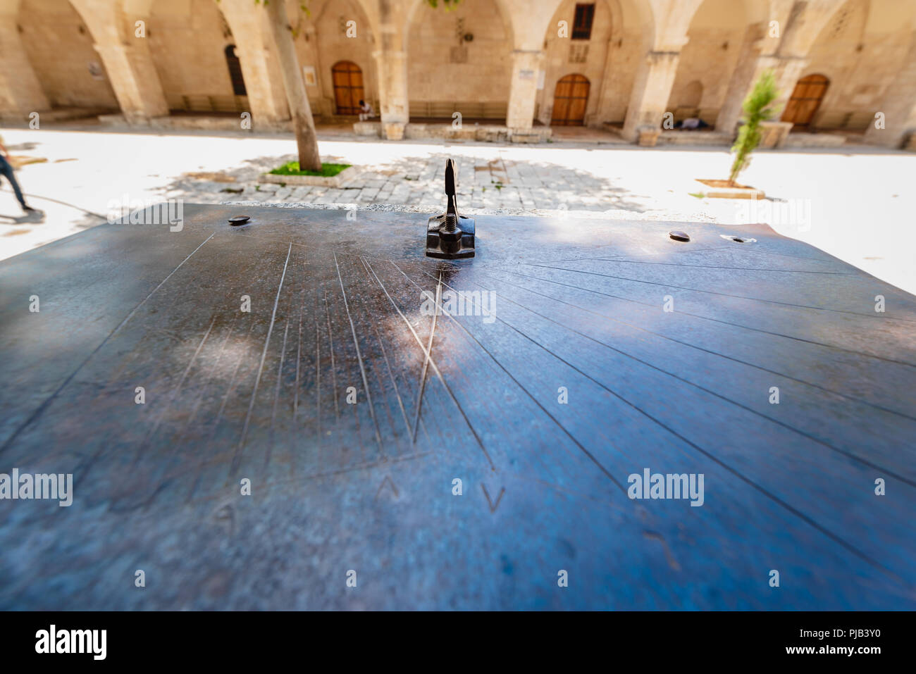 Mosque shape clock hi-res stock photography and images - Alamy